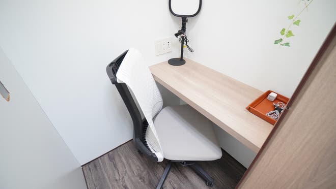 <PaO Work 川崎No.2>京急川崎駅徒歩4分✨完全個室🚪光回線Wi-Fi📶電源🔌テレワーク/面接/自習/作業の写真1