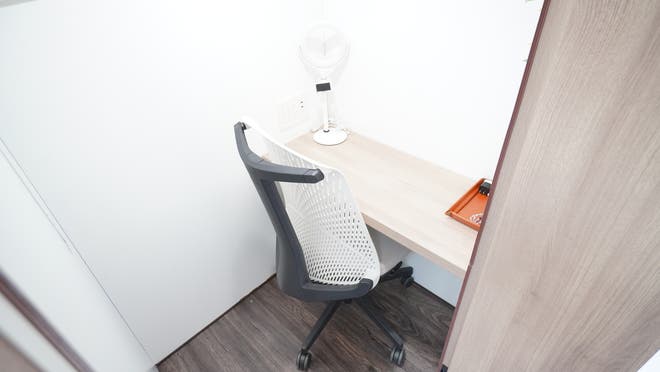 <PaO Work 川崎No.3>京急川崎駅徒歩4分✨完全個室🚪光回線Wi-Fi📶電源🔌テレワーク/面接/自習/作業の写真3