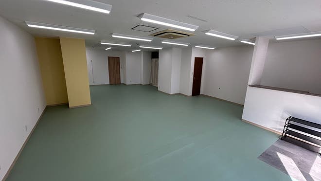 JR美章園駅から徒歩5分の好立地で撮影、芝居練習、ヨガ・ピラティス・ダンスレッスンなど、多彩な用途に対応できる多機能スペースですの写真2