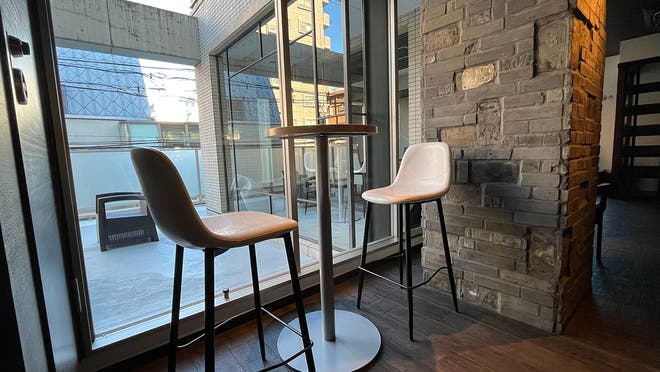 【並木坂から徒歩3分】テラス・バーカウンターがある広々空間の写真3