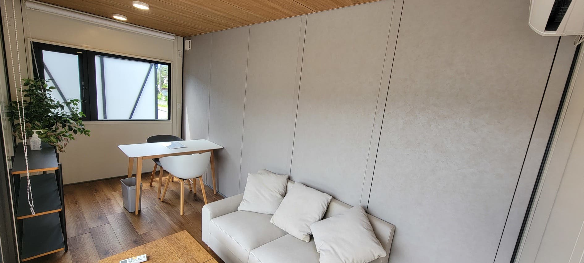 【Living】✨U-SPACE富士吉田店✨リビングをイメージしたちょっとした集まりに最適のスペースです♪Wi-Fi/富士吉田市の写真1