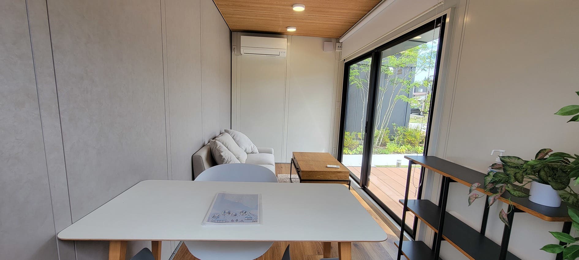 【Living】✨U-SPACE富士吉田店✨リビングをイメージしたちょっとした集まりに最適のスペースです♪Wi-Fi/富士吉田市の写真2