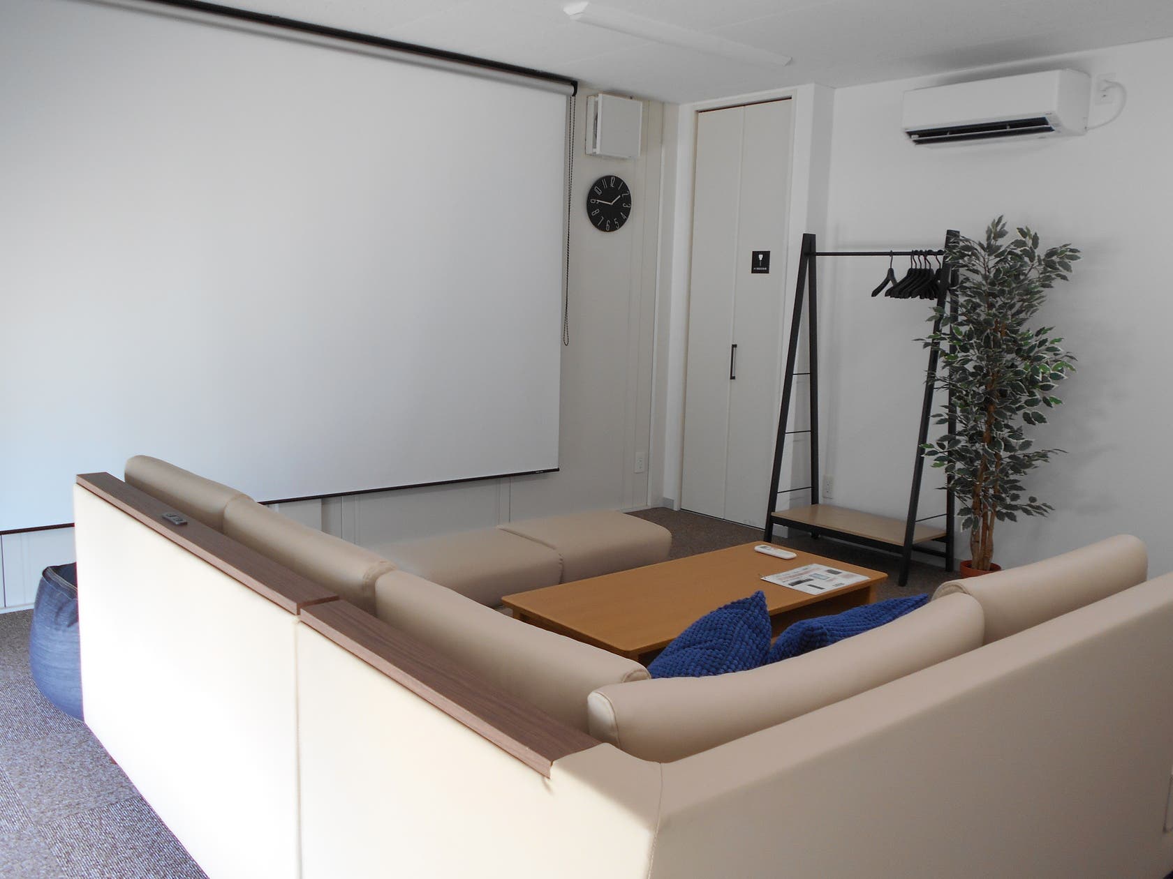 【Living3】✨U-SPACE小牧店✨映画鑑賞や打ち合わせスペースとしてもご利用いただけます♪Wi-Fi/小牧市の写真5