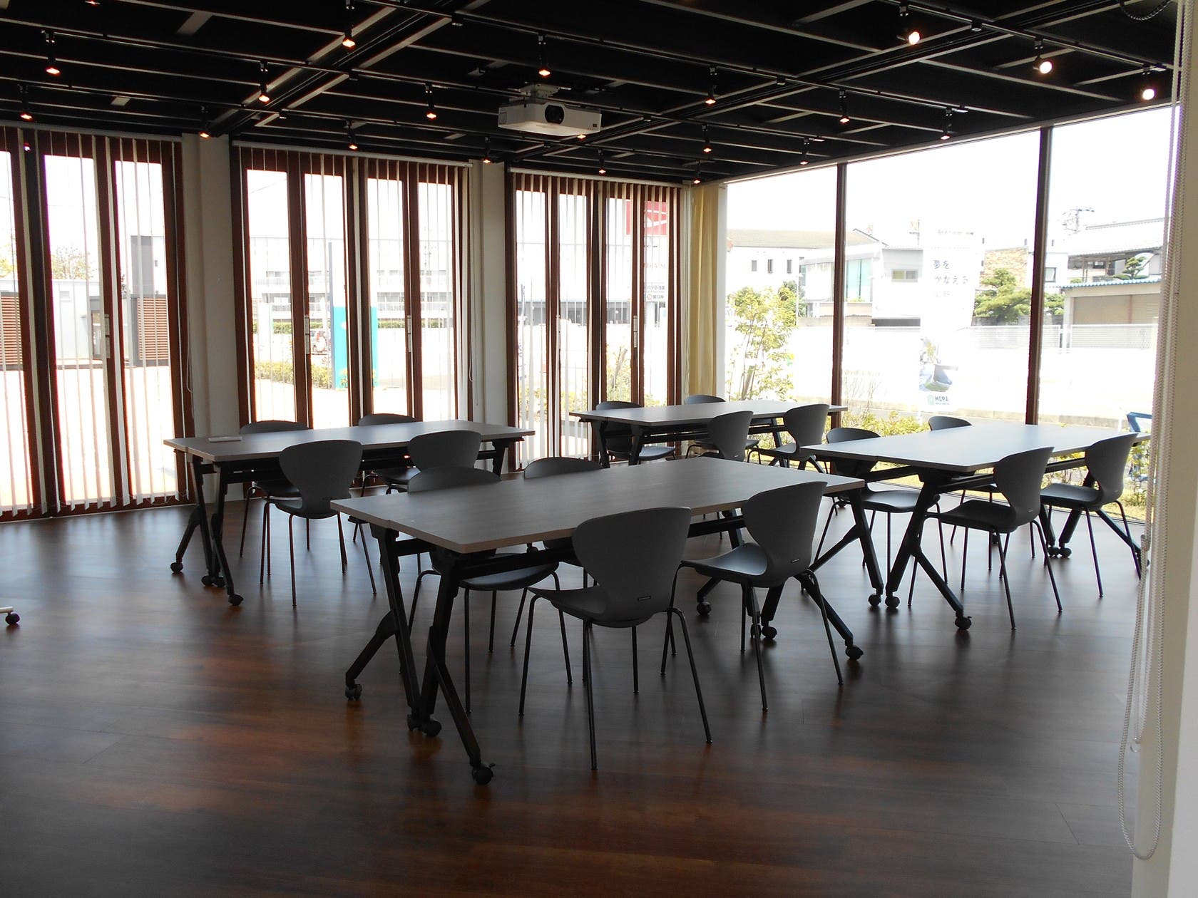 【Community】✨U-SPACE小牧店✨大鏡やプロジェクターなどが充実しています♪Wi-Fi/小牧市の写真5