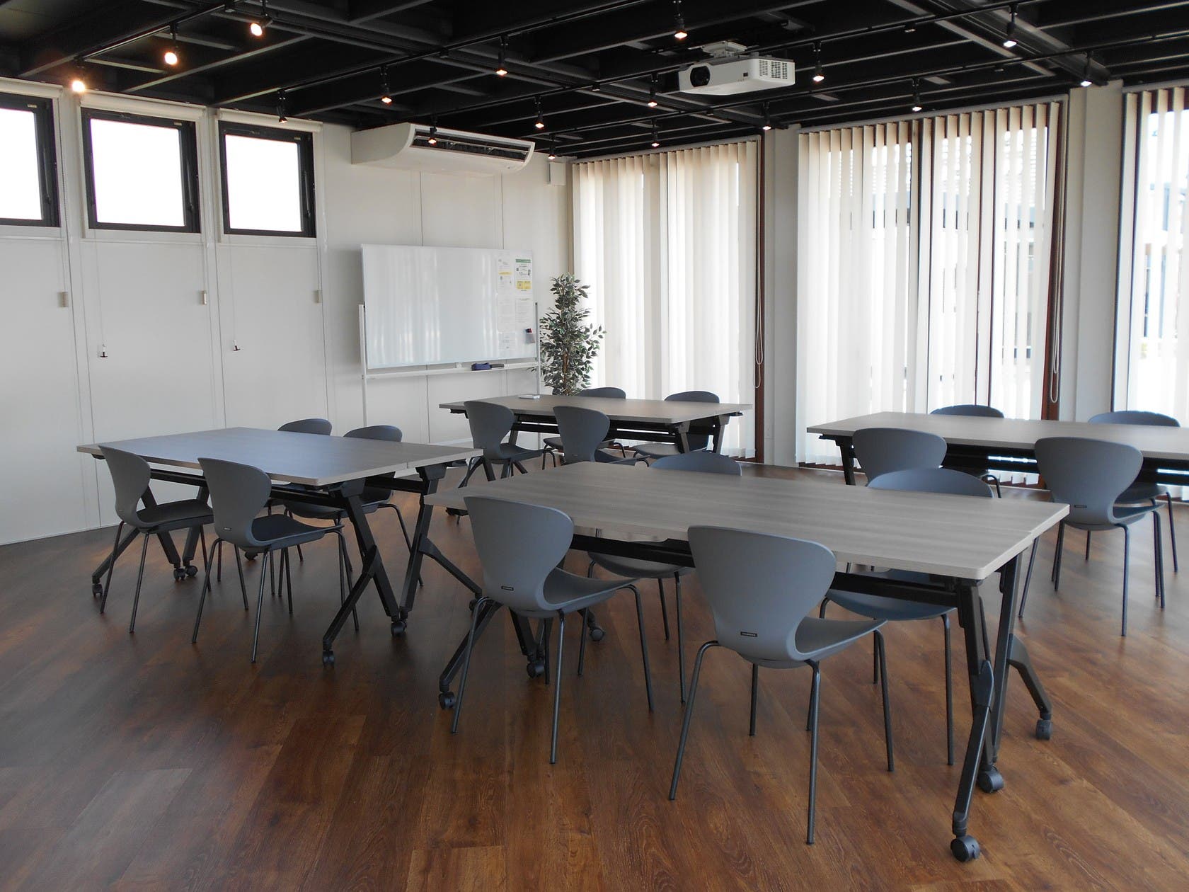 【Community】✨U-SPACE小牧店✨大鏡やプロジェクターなどが充実しています♪Wi-Fi/小牧市の写真6