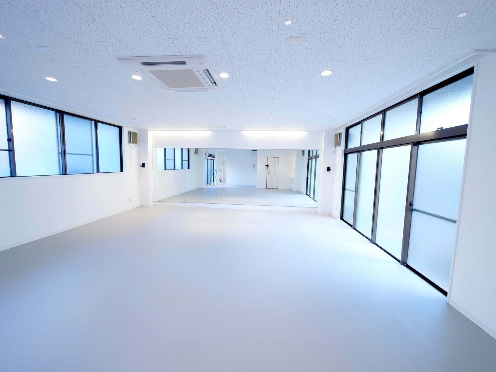 【北千住駅6分】地域最大約50平米｜リノリュウム床｜バレエバー完備｜横6m×縦7m｜清潔感有｜20人ほどで丁度👍の写真2