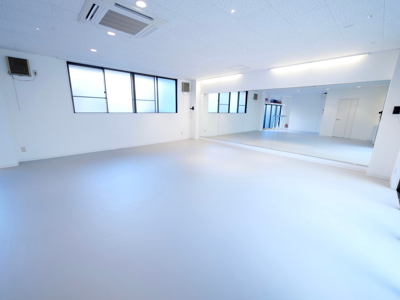 【北千住駅6分】地域最大約50平米｜リノリュウム床｜バレエバー完備｜横6m×縦7m｜清潔感有｜20人ほどで丁度👍の写真4