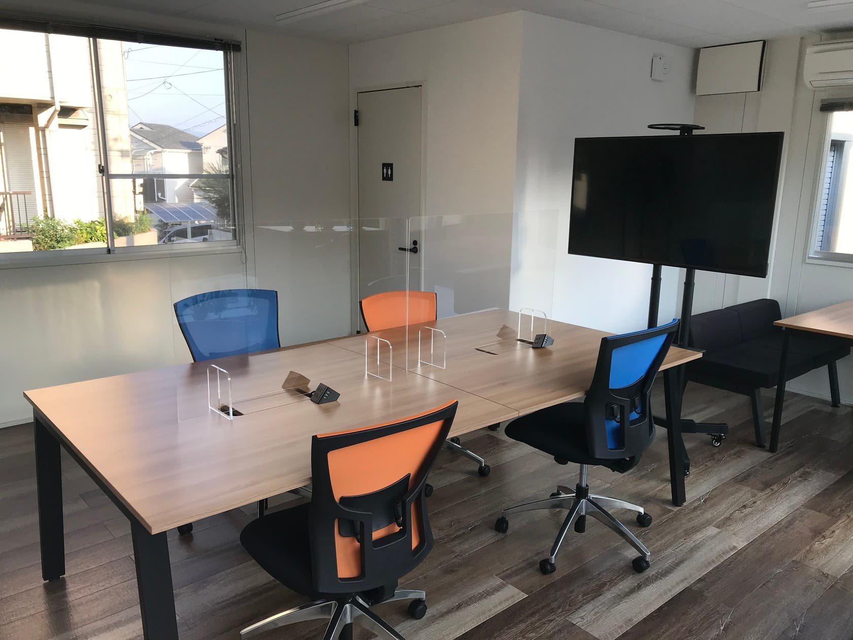 【Meeting】✨U-SPACE枚方店✨会議や打ち合わせにぴったりのオフィススペースです♪Wi-Fi/枚方市の写真1