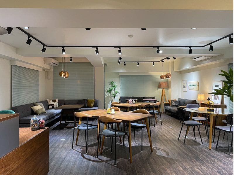 【茅場町3番出口すぐ】🌟おしゃれカフェ風空間を貸切🌟パーティー・各種イベント・撮影に最適❕大型モニター付き✨の写真3