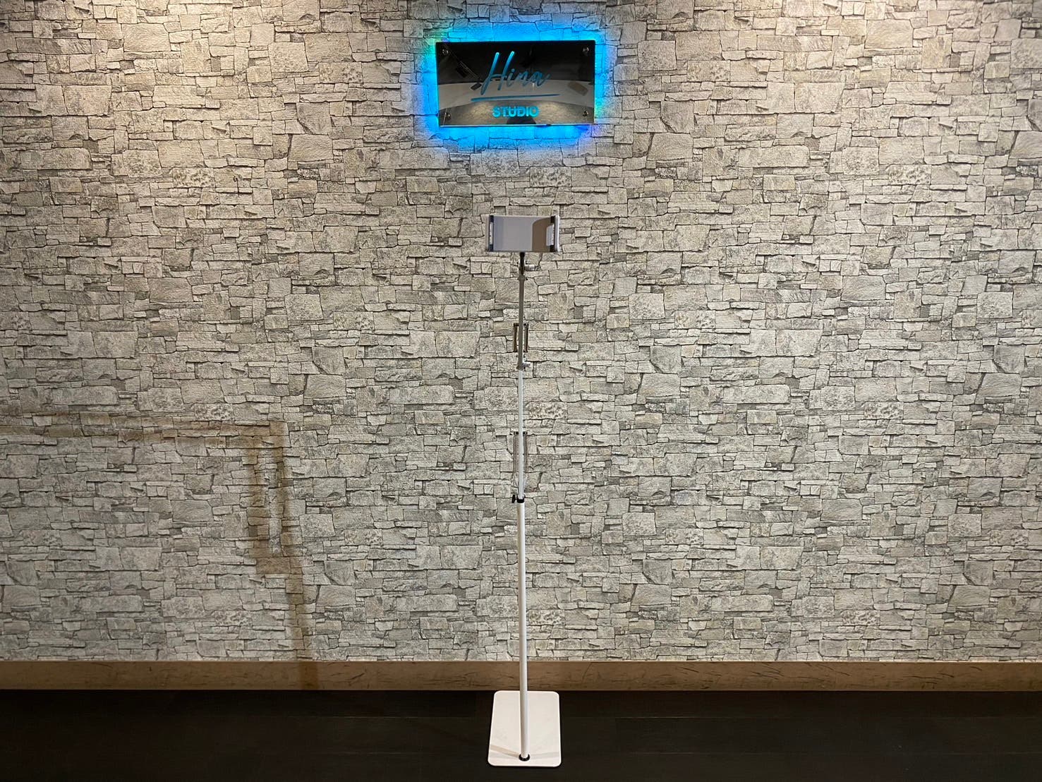 【🎉新店オープン記念特価✨】「目黒駅」徒歩2分の24時間貸スタジオ。壁面１面に鏡で広々ダンス、ヨガ撮影等に使える！更衣室完備！の写真10