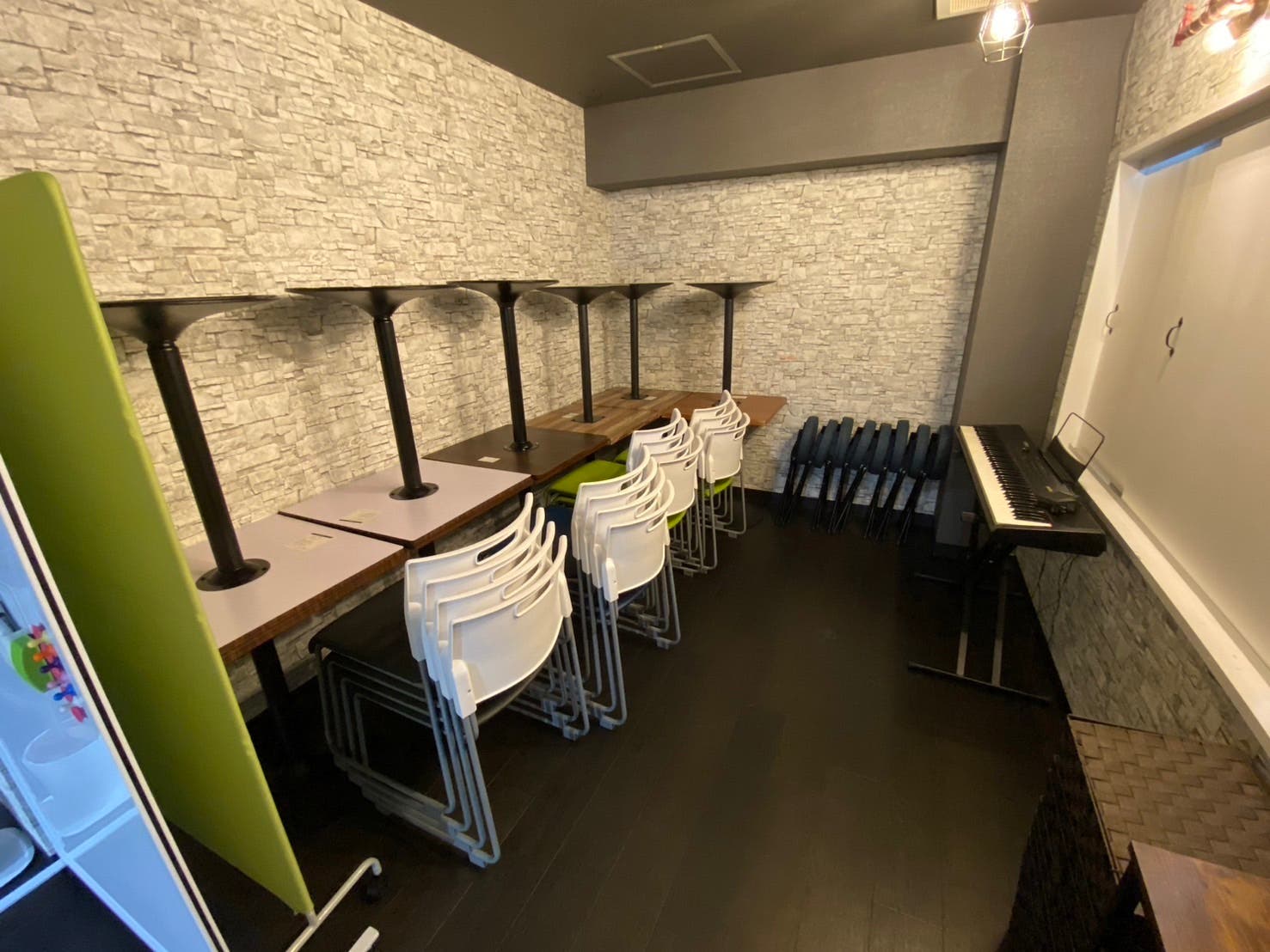 【🎉新店オープン記念特価✨】「目黒駅」徒歩2分の24時間貸スタジオ。壁面１面に鏡で広々ダンス、ヨガ撮影等に使える！更衣室完備！の写真12