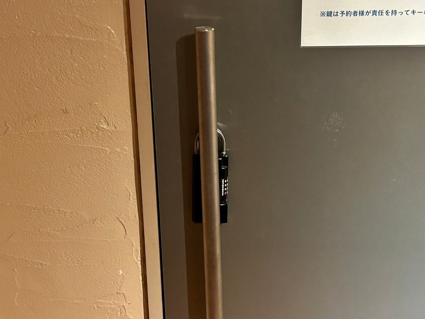 【🎉新店オープン記念特価✨】「目黒駅」徒歩2分の24時間貸スタジオ。壁面１面に鏡で広々ダンス、ヨガ撮影等に使える！更衣室完備！の写真16