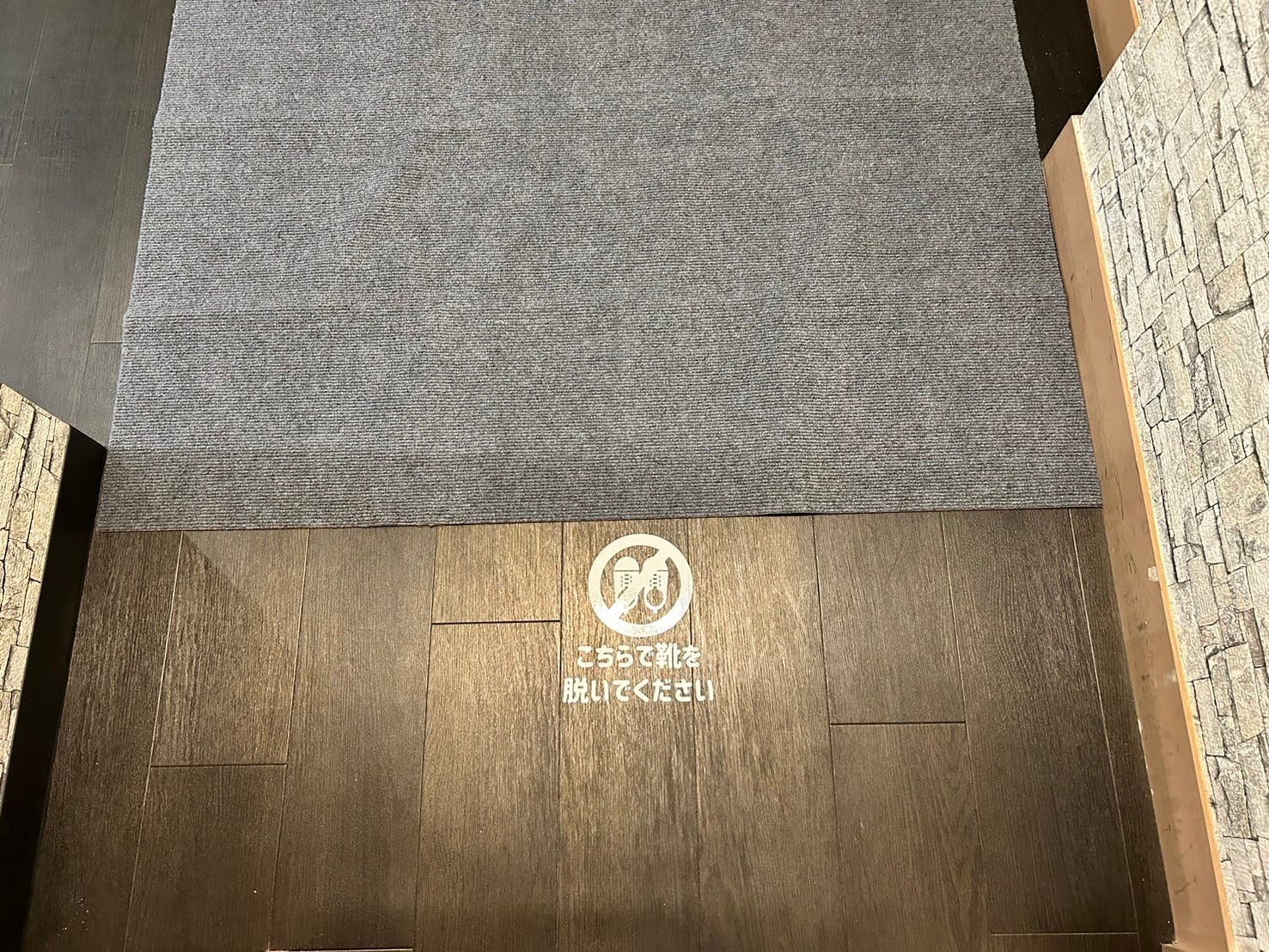 【🎉新店オープン記念特価✨】「目黒駅」徒歩2分の24時間貸スタジオ。壁面１面に鏡で広々ダンス、ヨガ撮影等に使える！更衣室完備！の写真17