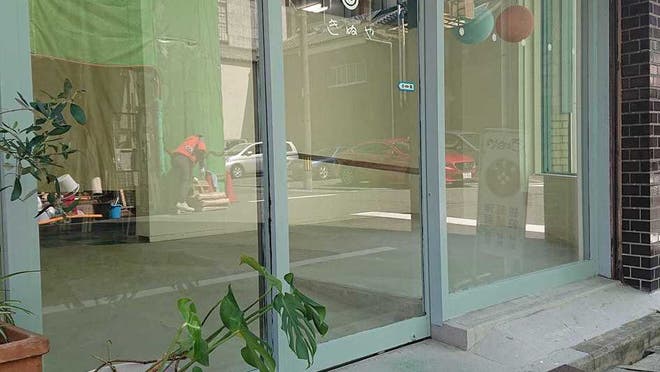 広電本川町駅から徒歩3分 ☆大きなウインドウのある明るいギャラリー☆の写真2