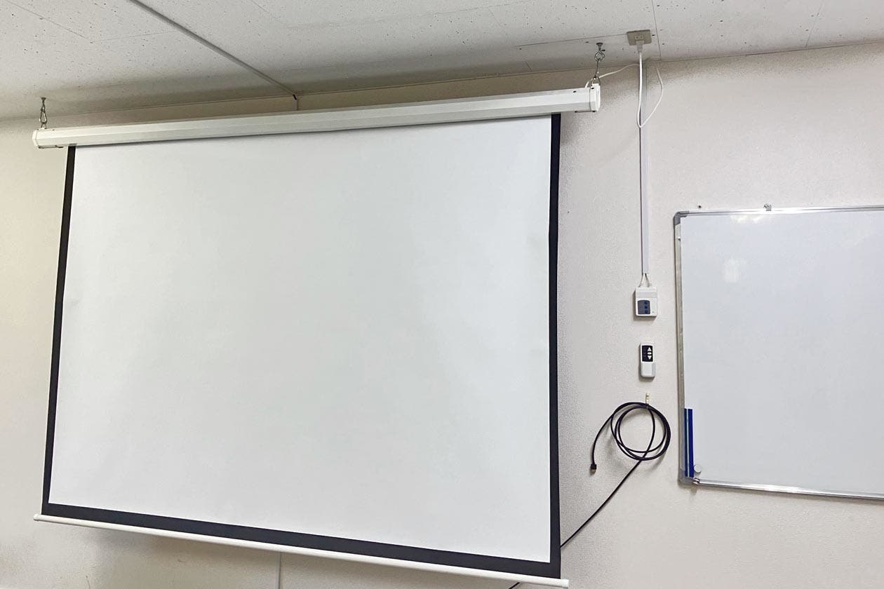 第一会議室 3名掛け最大60席【高崎駅徒歩7分 販売利用OK】プロジェクター|スクリーン|ホワイトボード|Wi-Fi|無料の写真11