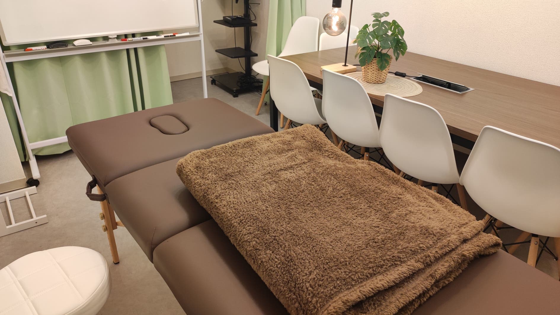 池袋駅から徒歩5分！会議📚リモートワーク💻女子会💖推し活会🌸誕生日会🎂映画鑑賞🎬の写真17