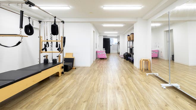 ピラティスマシン完備 四谷駅3分🚃広々空間/明るい綺麗なスタジオ🌈換気可 マット/ボール/リング/ポール等充実設備🧘♀️の写真4