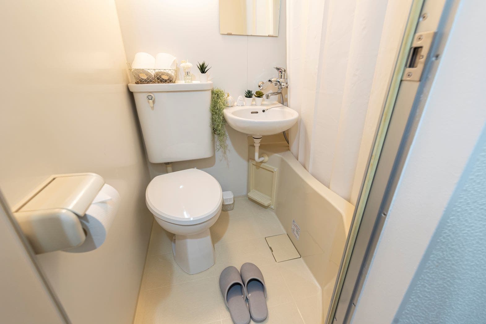 【完全個室】横浜駅徒歩５分☆白が基調のレンタルサロン☆清潔感◎、綺麗◎のレビュー多数の写真5