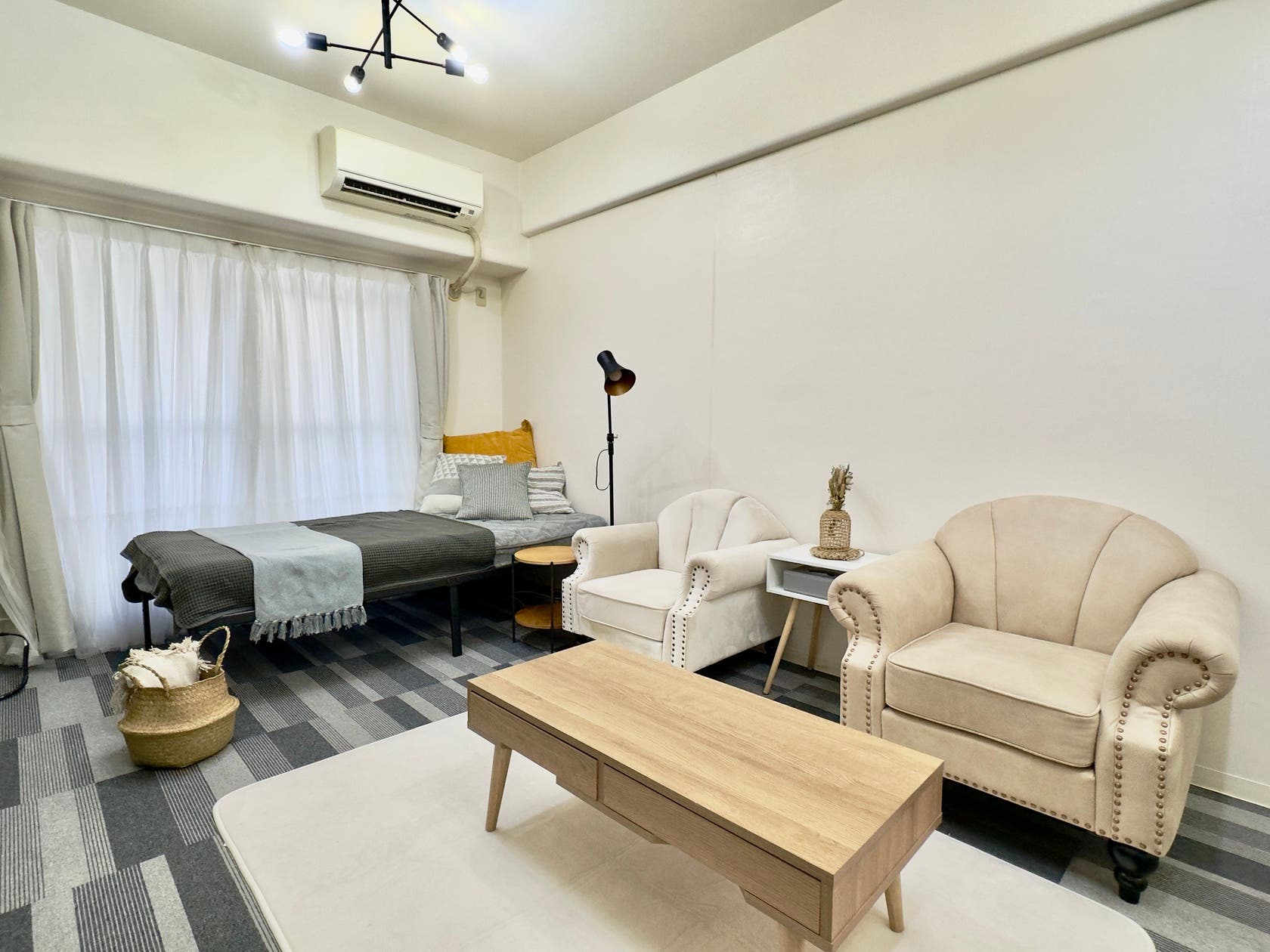 新大阪駅6分☆最大4名｜無料WiFi・モニター・65型TV・ゆったりソファ｜リモワ｜会議｜面談・面接｜VOD見放題の写真4