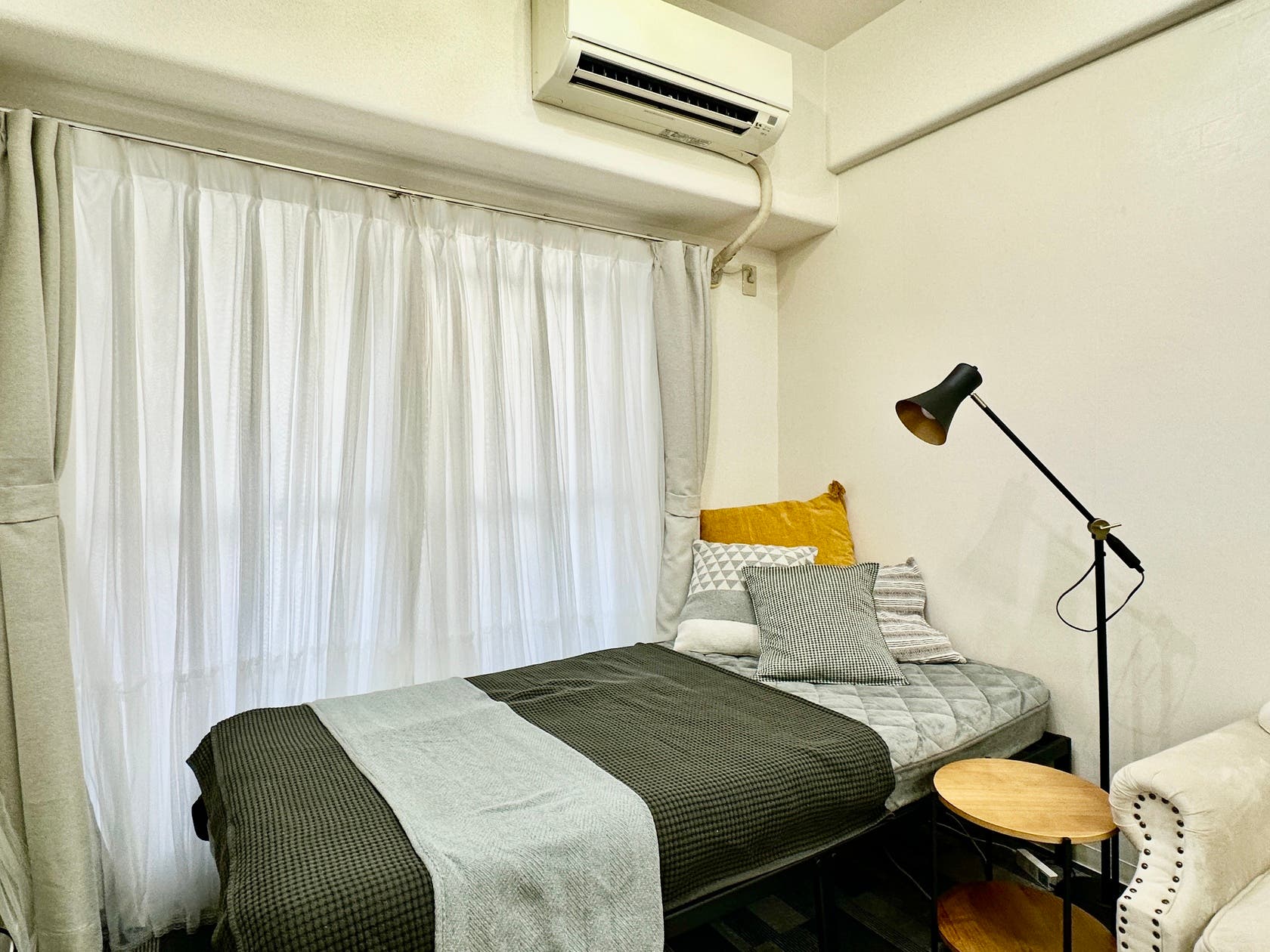 新大阪駅6分☆最大4名｜無料WiFi・モニター・65型TV・ゆったりソファ｜リモワ｜会議｜面談・面接｜VOD見放題の写真6