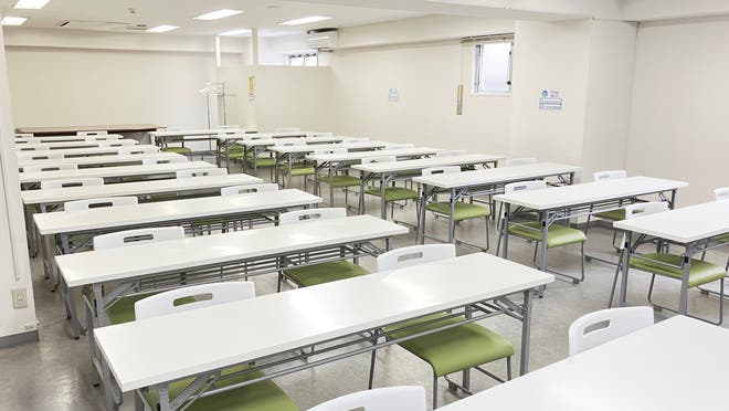 第一会議室 3名掛け最大60席【高崎駅徒歩7分 販売利用OK】プロジェクター|スクリーン|ホワイトボード|Wi-Fi|無料の写真6