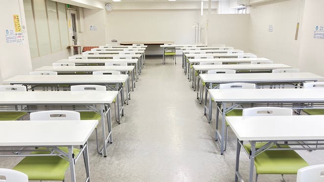 第一会議室 3名掛け最大60席【高崎駅徒歩7分 販売利用OK】プロジェクター|スクリーン|ホワイトボード|Wi-Fi|無料の写真5