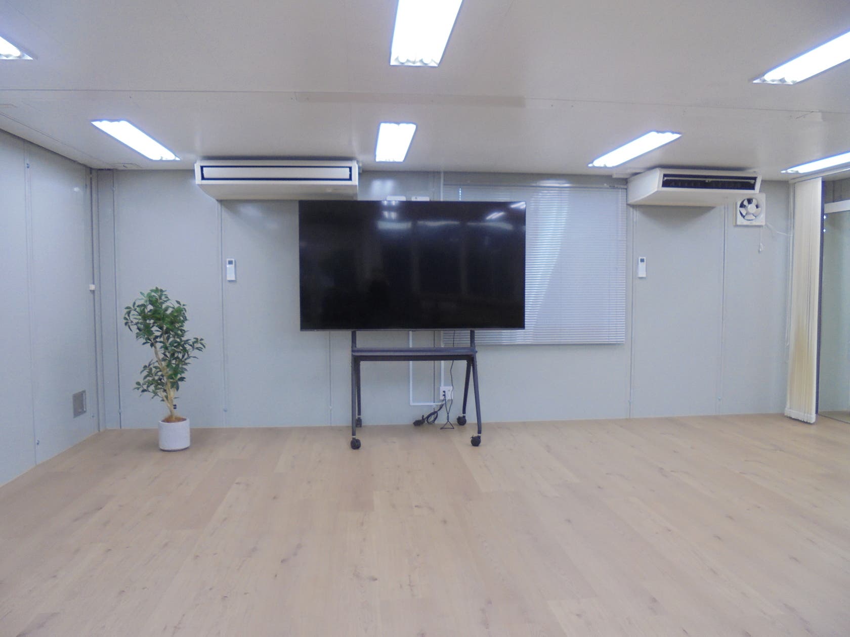 【Community】✨U-SPACE米子店✨大型モニター・大鏡などが充実しています♪Wi-Fi/米子市の写真7