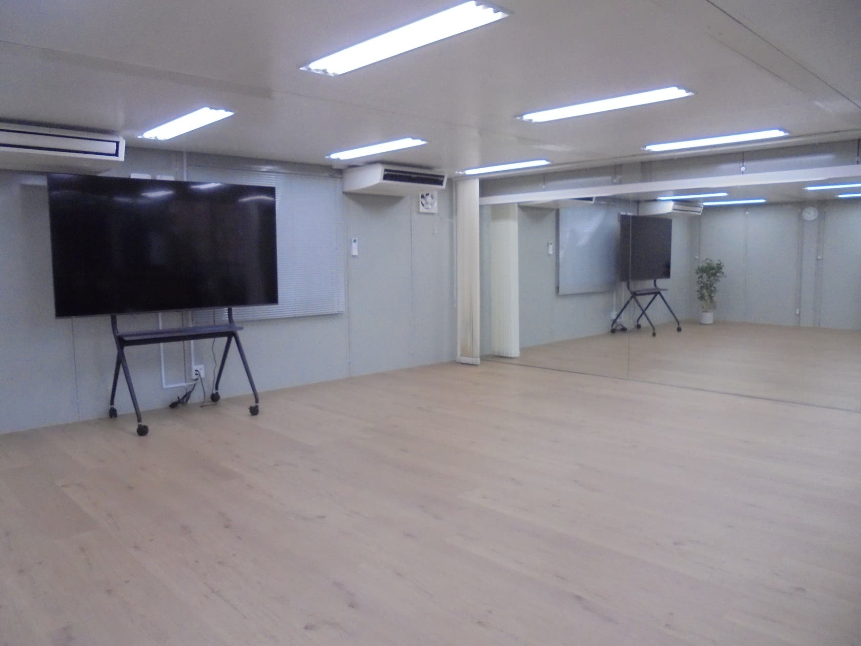 【Community】✨U-SPACE米子店✨大型モニター・大鏡などが充実しています♪Wi-Fi/米子市の写真8