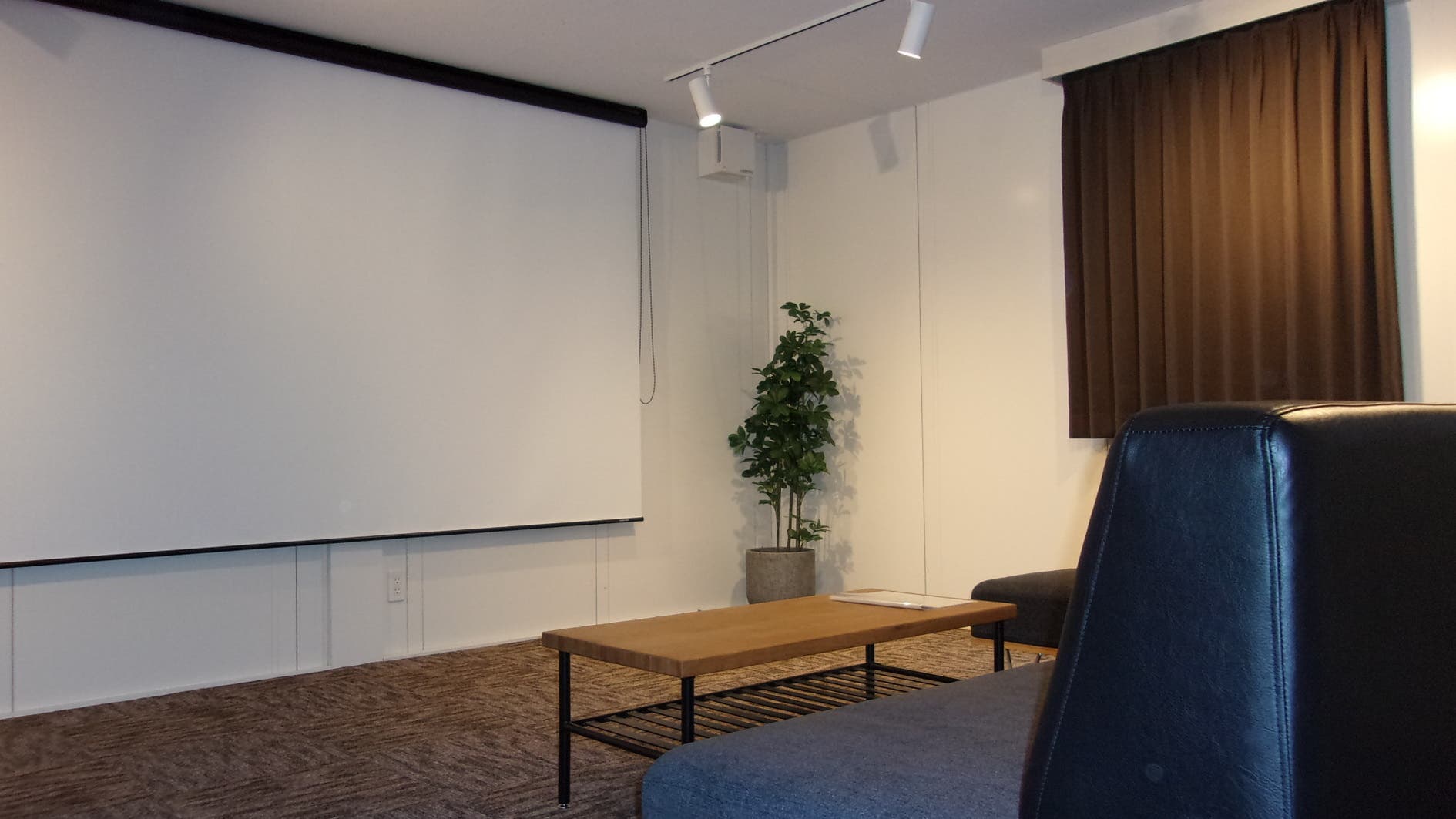 【Living】✨U-SPACE津店✨リビングをイメージしたちょっとした集まりに最適のスペースですWi-Fi/津市の写真9