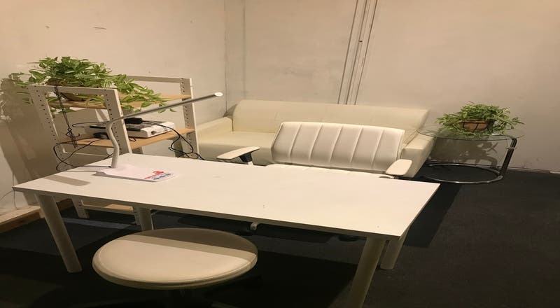 新宿御苑前駅からまっすぐ徒歩３分、激安１ｈ６００円で完全個室のネイルサロン！ネイル用品も貸し出し無料