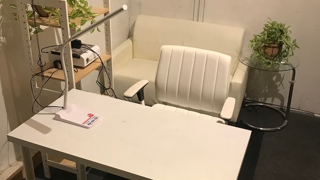 新宿御苑前駅からまっすぐ徒歩3分、激安1h600円で完全個室のネイルサロン!ネイル用品も貸し出し無料の写真1