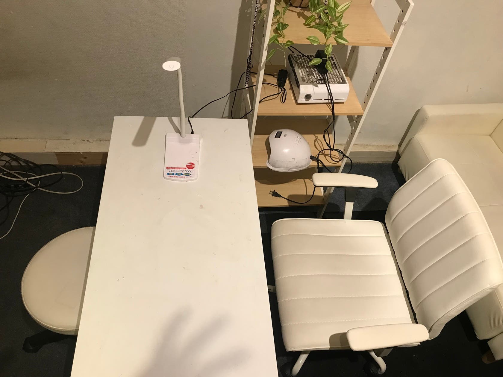 新宿御苑前駅からまっすぐ徒歩３分、激安１ｈ６００円で完全個室のネイルサロン！ネイル用品も貸し出し無料の写真3