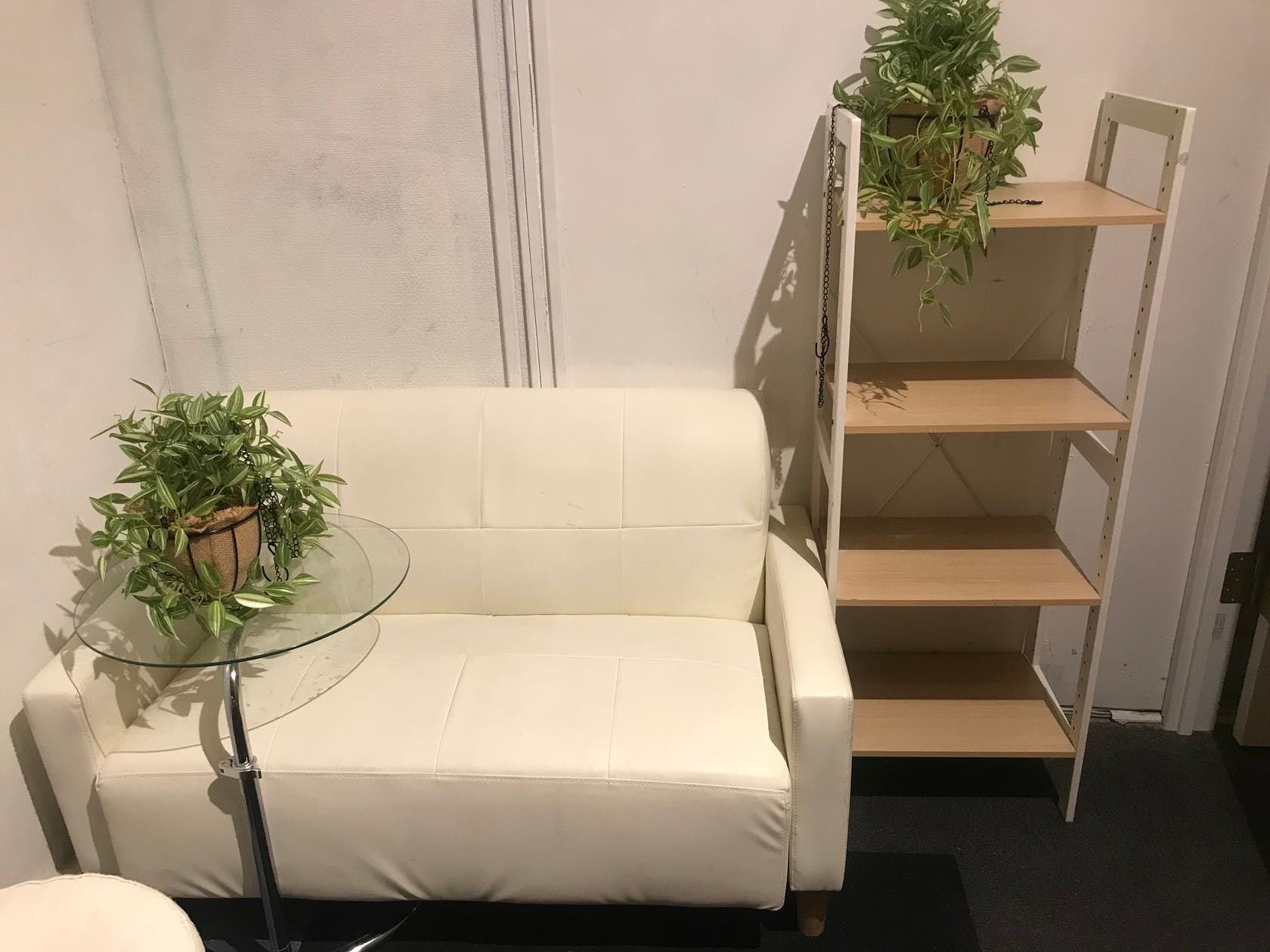 新宿御苑前駅からまっすぐ徒歩３分、激安１ｈ６００円で完全個室のネイルサロン！ネイル用品も貸し出し無料の写真5