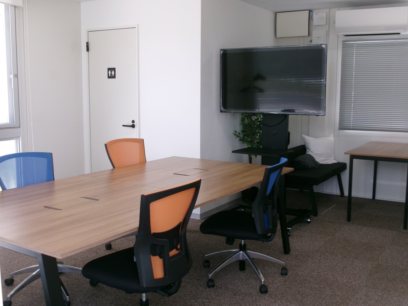 【Meeting】✨U-SPACE西宮北店✨会議や打ち合わせにぴったりのオフィススペースです♪Wi-Fi/西宮市の写真1