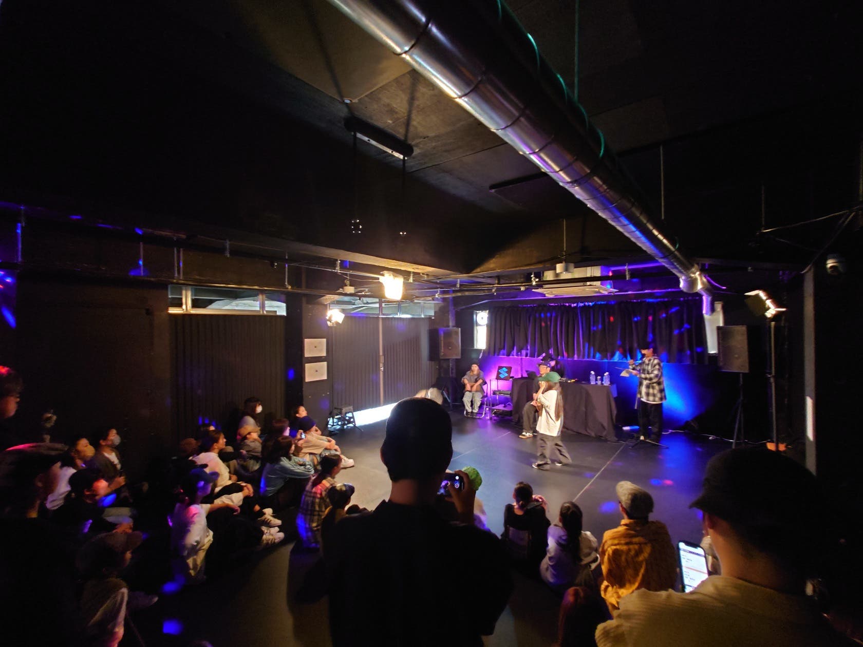 【格安レビュー限定プラン有!!】イベントも演劇舞台も可｜駅チカ徒歩１分の超好アクセス｜黒色統一の広々ダンススタジオの写真5