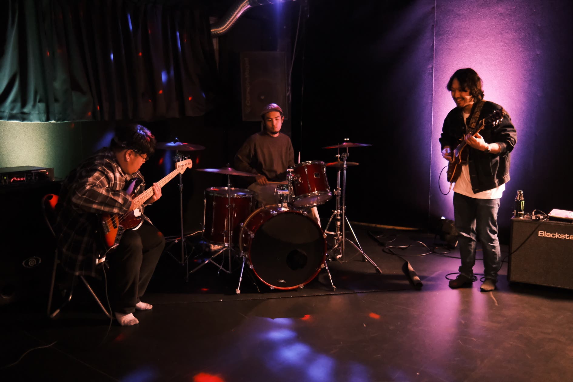 【格安レビュー限定プラン有!!】イベントも演劇舞台も可｜駅チカ徒歩１分の超好アクセス｜黒色統一の広々ダンススタジオの写真6