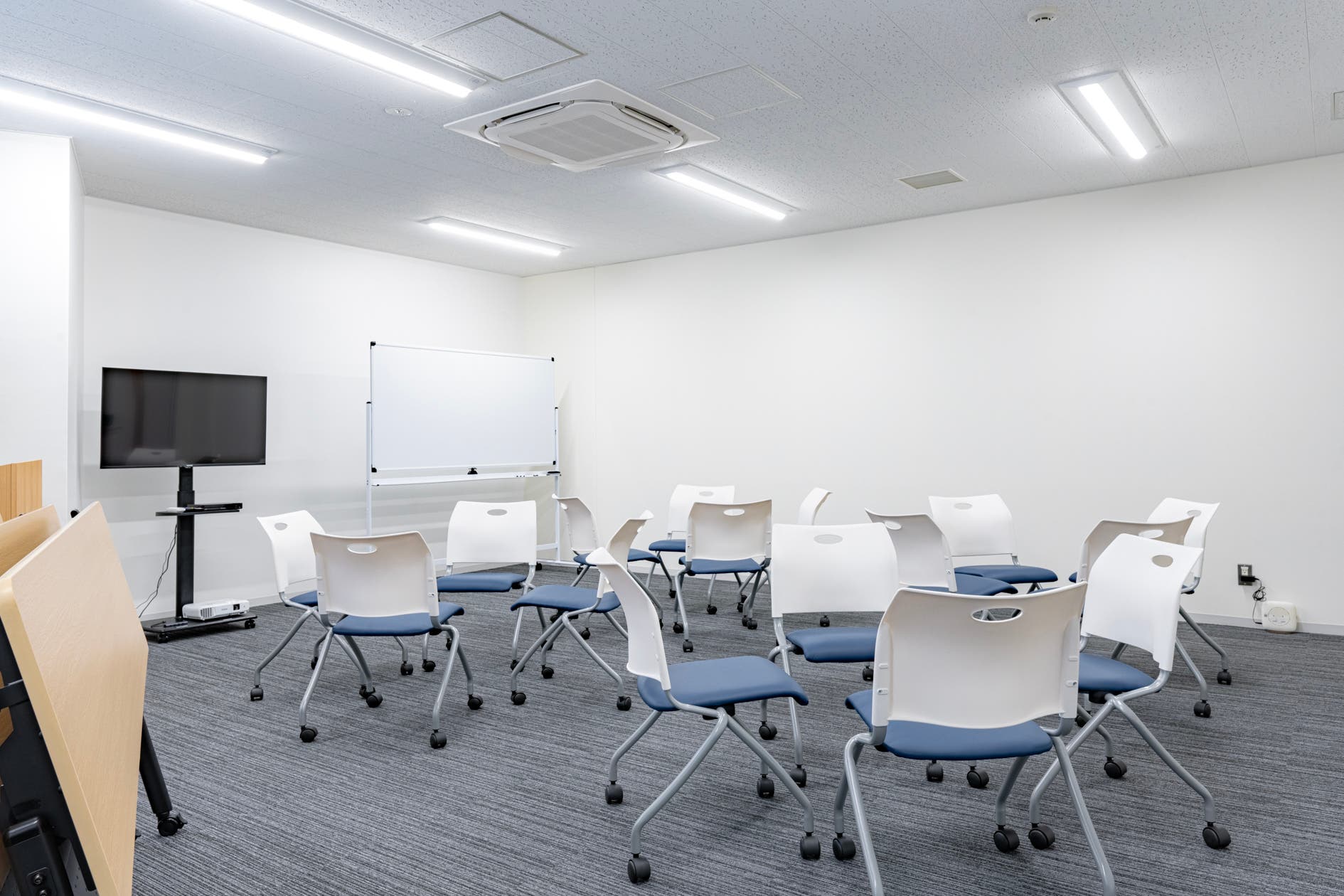 スペモ🏰池袋5分🤩会議💻ワークショップ📖勉強会👨‍🏫撮影🎥交流会📖505_SpemoWork池袋3rd（2階）の写真7