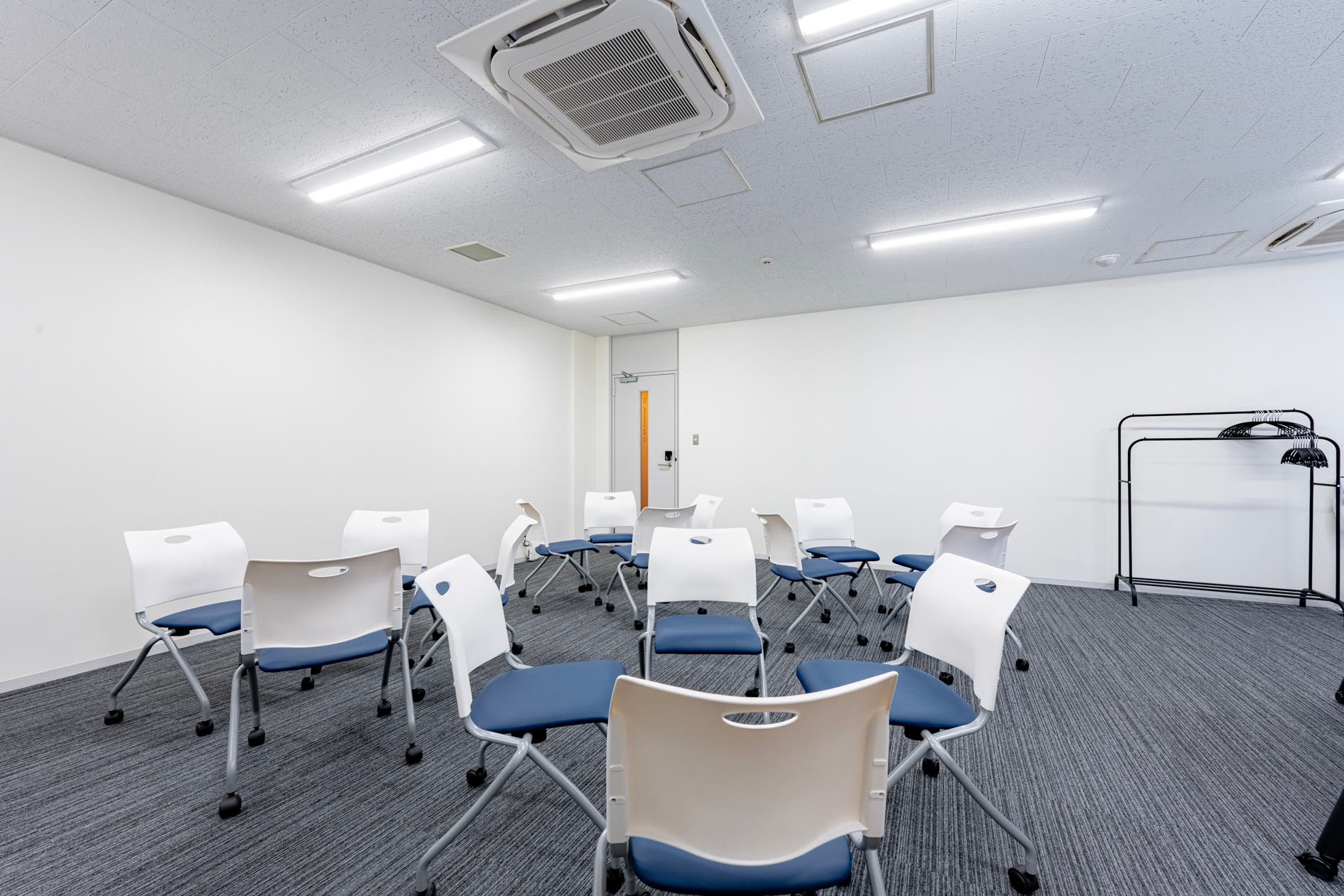 スペモ🏰池袋5分🤩会議💻ワークショップ📖勉強会👨‍🏫撮影🎥交流会📖505_SpemoWork池袋3rd（2階）の写真12