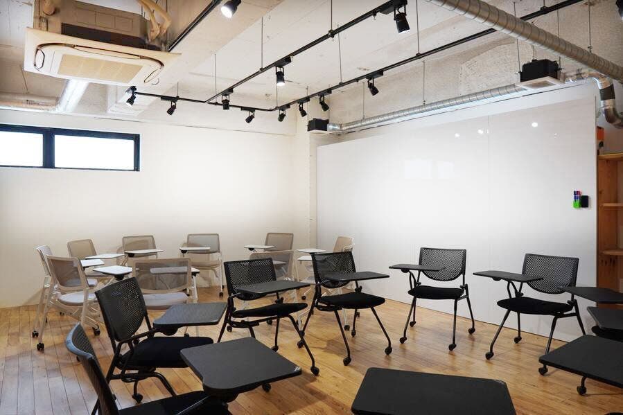 DOKIDOKI room3　✨リニューアルオープン✨パインズホテルのすぐ近く！！浦和駅北口徒歩5分。セミナーや勉強会に人気！！の写真1