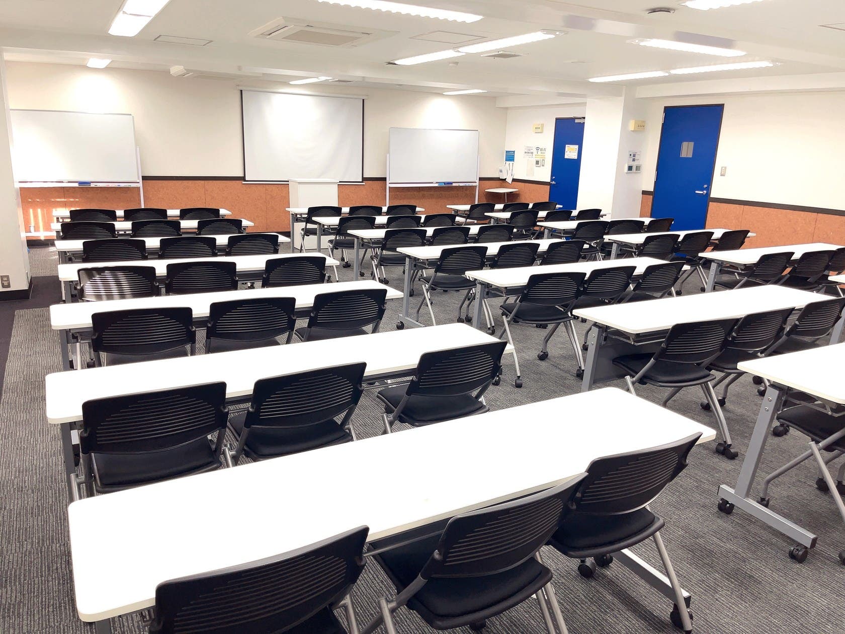 NLC新大阪8号館903号室【全て無料】プロジェクター・スクリーン・ホワイトボード★高速ネット回線NURO光★の写真1