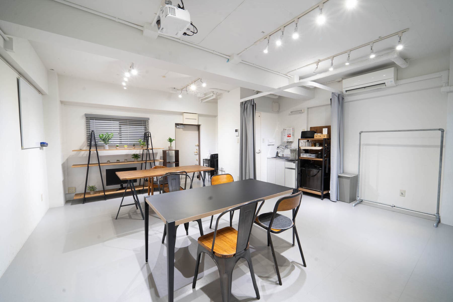 【原宿駅徒歩6分 / - C -（409号室）】 白壁・グレータイルの綺麗めハウススタジオ / 無料レンタル備品も充実の写真14