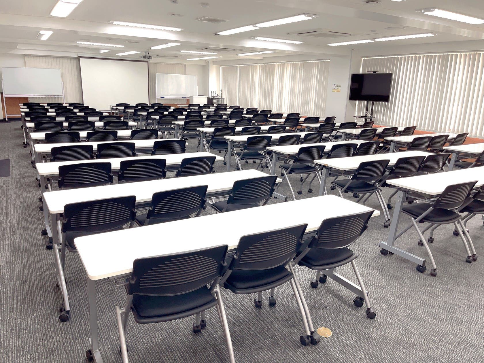 NLC新大阪8号館901号室【全て無料】マイク・プロジェクター・スクリーン・モニター・ホワイトボード★高速ネット回線導入★の写真8