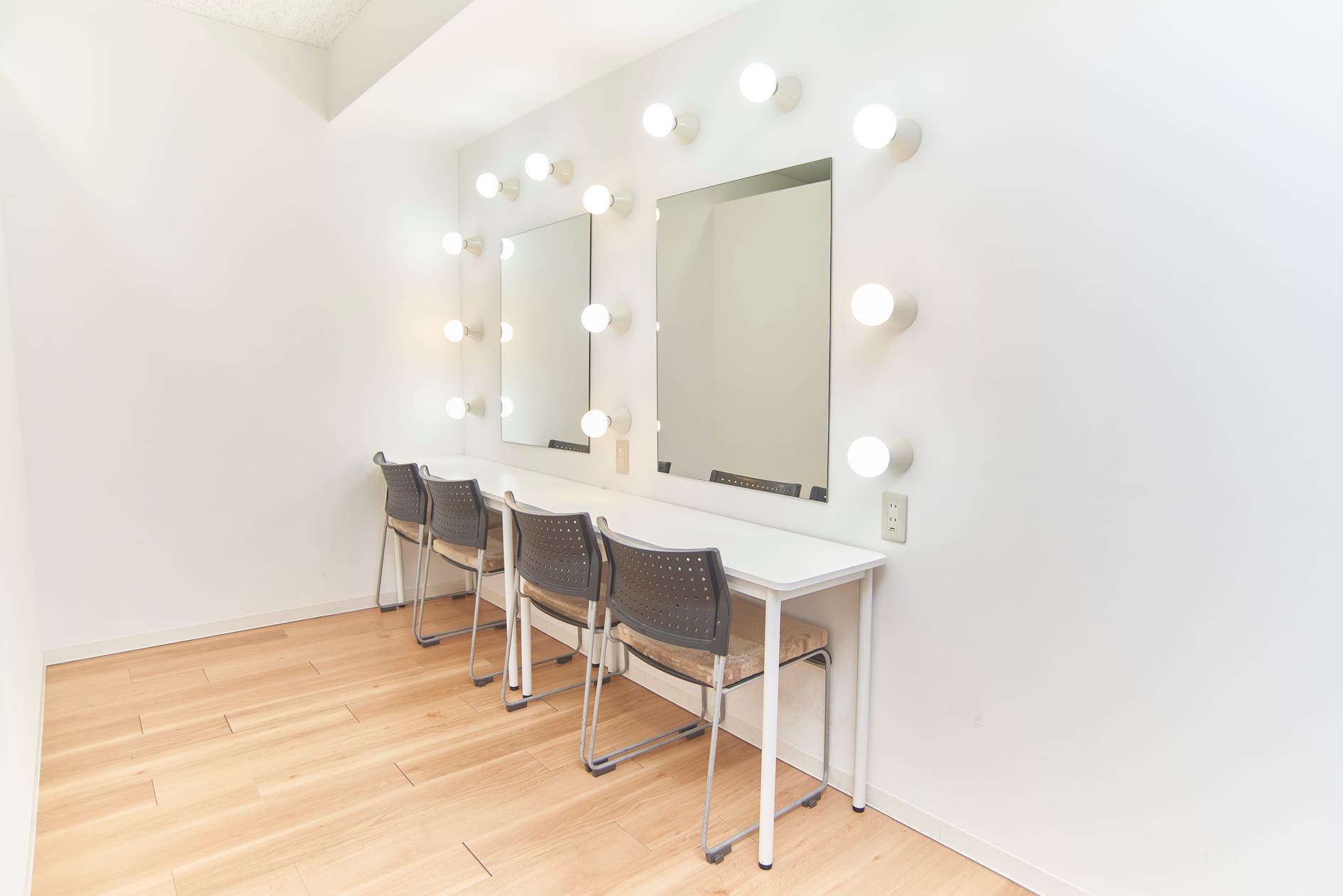 天井高5.4ｍの開放的な空間が特徴の白壁撮影スタジオの写真3