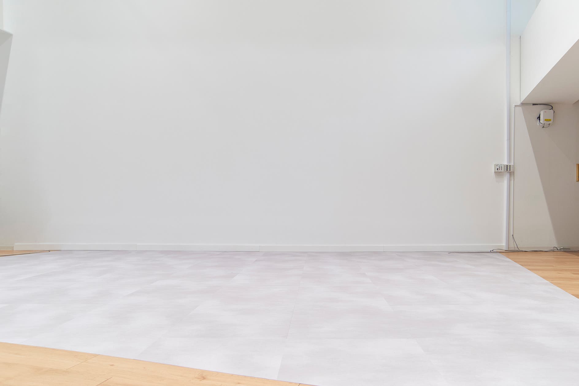 天井高5.4ｍの開放的な空間が特徴の白壁撮影スタジオの写真4