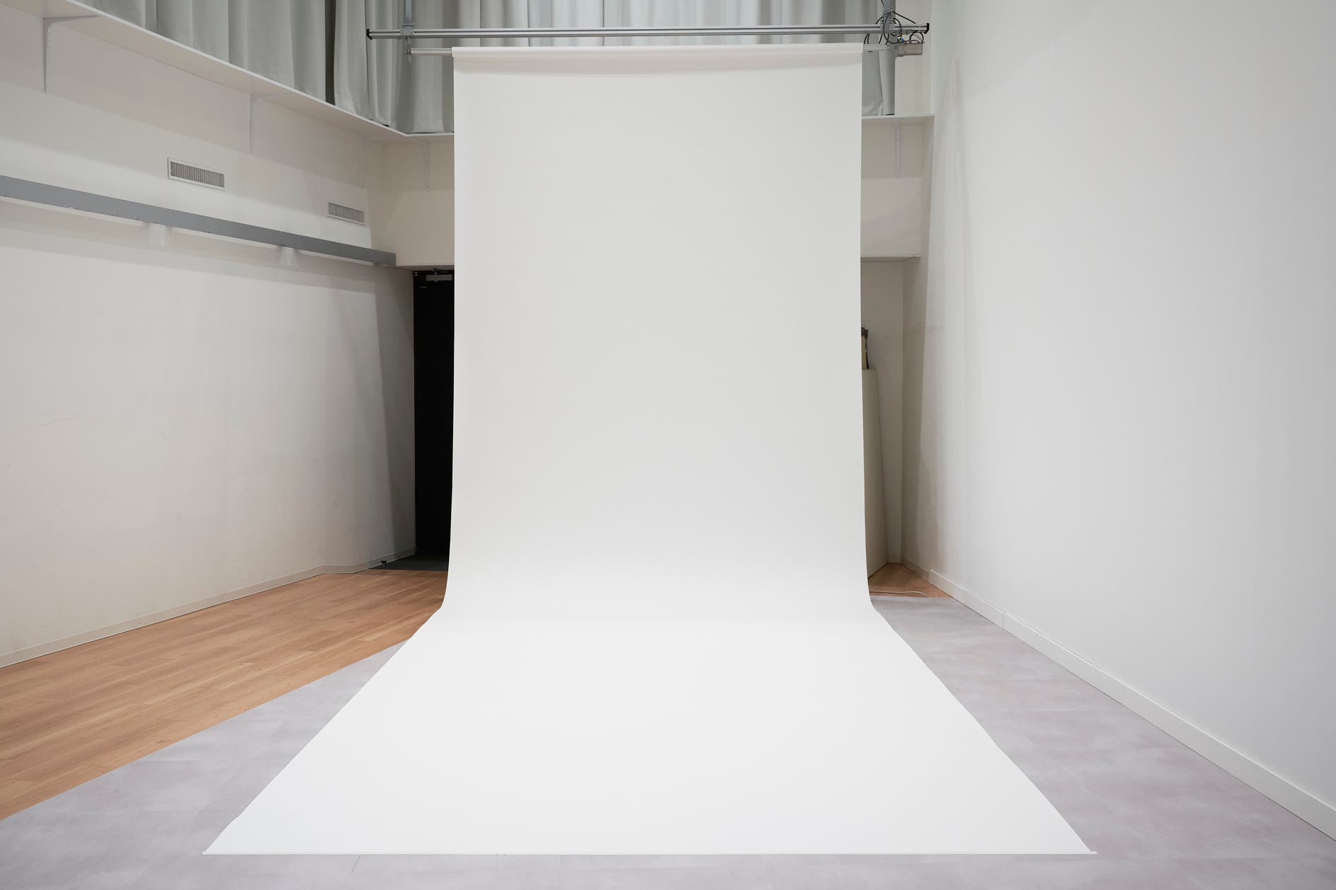 天井高5.4ｍの開放的な空間が特徴の白壁撮影スタジオの写真5