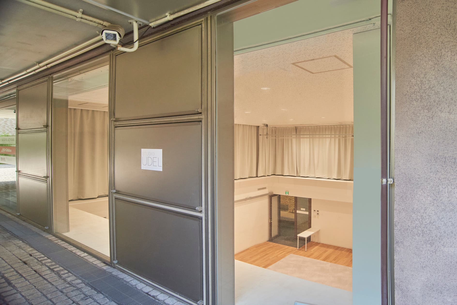 天井高5.4ｍの開放的な空間が特徴の白壁撮影スタジオの写真8