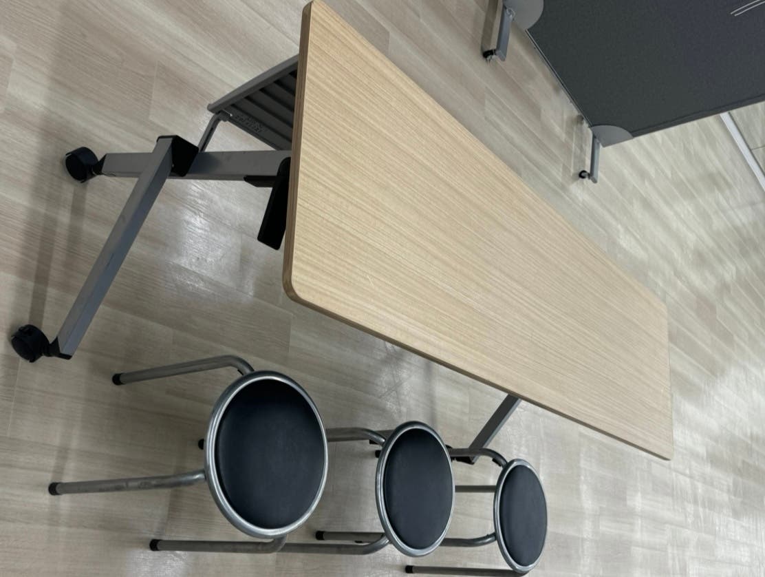 会議用テーブルの画像1