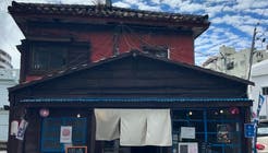 国際通りまで徒歩5分、浮島通りの古民家風飲食店。公設市場まで徒歩2分、撮影会や貸切スペース、講習会等何でもご相談ください! の写真2