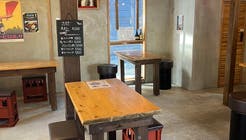 国際通りまで徒歩5分、浮島通りの古民家風飲食店。公設市場まで徒歩2分、撮影会や貸切スペース、講習会等何でもご相談ください! の写真3