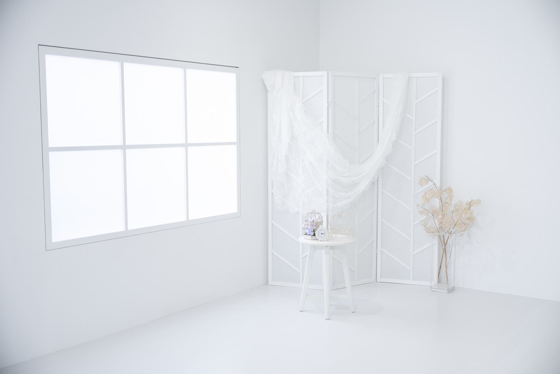 白を基調とした自然光豊かな撮影スタジオの写真4